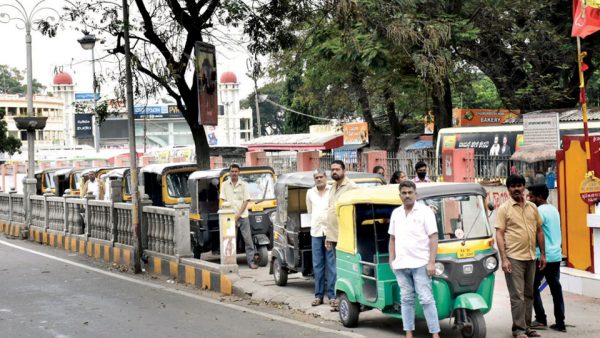 Auto drivers seek 25-30 kms operating permit from city - Star of Mysore