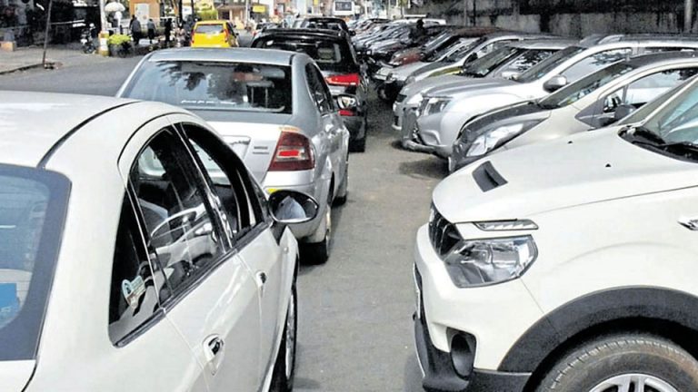 Crackdown on vehicles parked on footpaths causing congestion: DCP ...