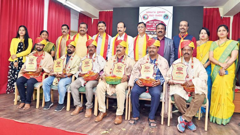 Madhyama Rathna Awards presented - Star of Mysore
