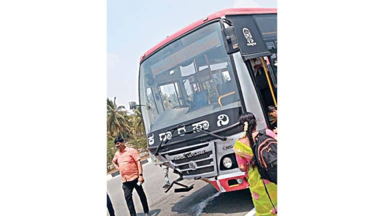Overspeeding car jumps median, hits KSRTC bus - Star of Mysore
