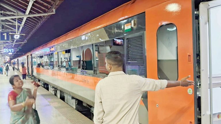 Second Vande Bharat train chugs from Mysuru - Star of Mysore