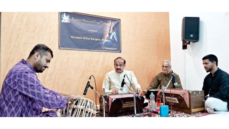 Harmonium Maestro Pt. Sudhir Nayak performs for Ninaada - Star of Mysore