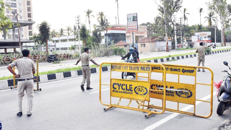 7,336 traffic violation cases booked in a day - Star of Mysore