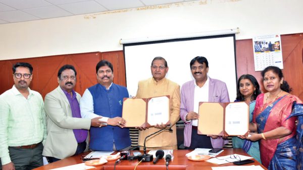 KSOU signs MoU with Music Varsity - Star of Mysore