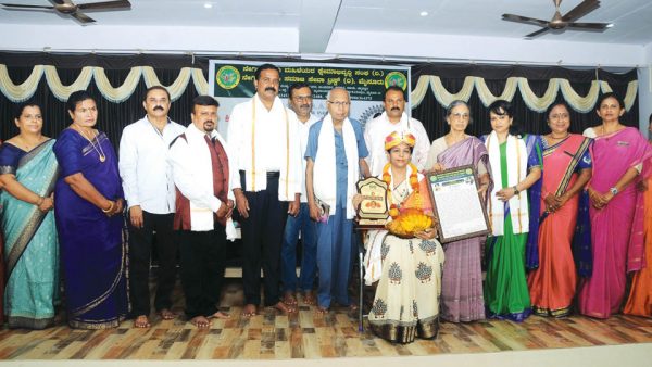 Yashodhara Dasappa Seva Award presented to Dr. Shwetha Sadanand - Star ...