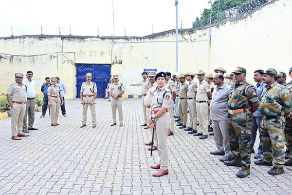 VIP treatment for actor Darshan inside Bengaluru Jail: City Police raid ...