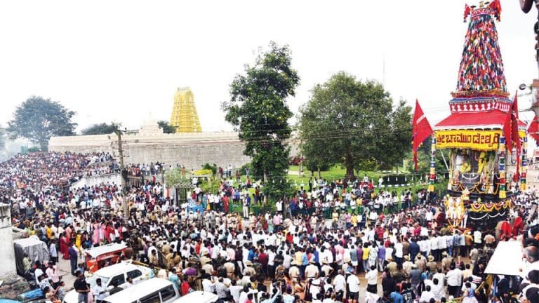 Rathotsava atop Chamundi Hill draws huge crowd - Star of Mysore