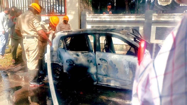 Car gutted at Vontikoppal - Star of Mysore