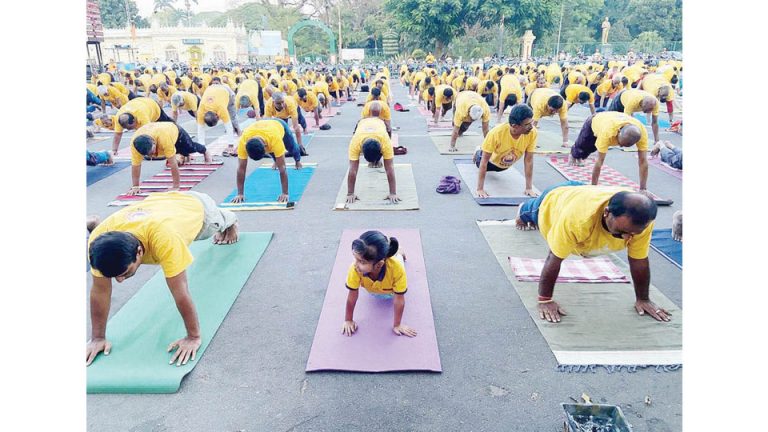 Mass Shiva Namaskara, Agnihotra - Star of Mysore