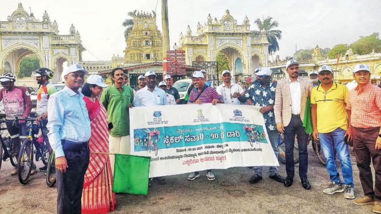 AIR, Mysuru turns 90, staff take out cycle jatha - Star of Mysore