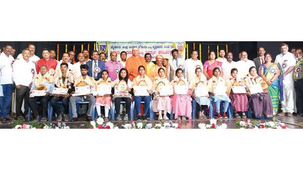 Jayadeva Hospital Director calls for helping community - Star of Mysore