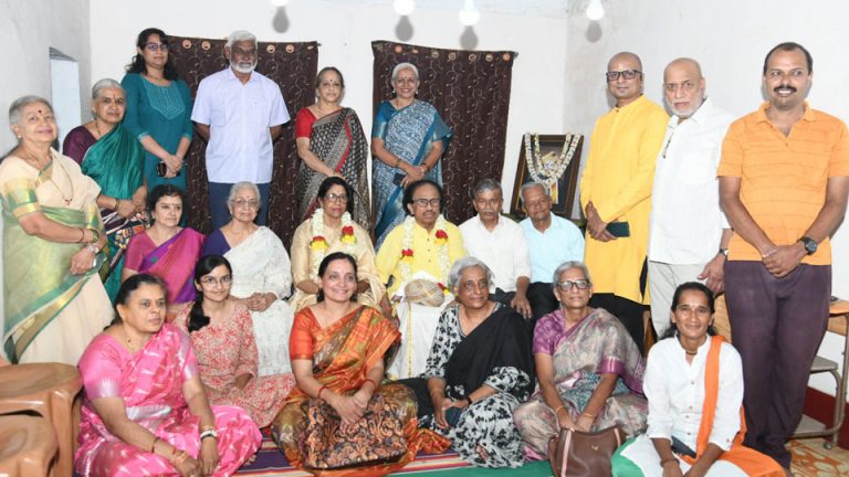 Dr. L. Subramaniam and Kavita Krishnamurthy visit Mysore Vasudevacharya’s house - Star of Mysore