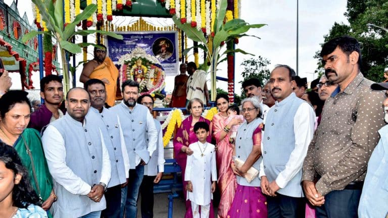 Wadiyars visit Nanjangud Temple - Star of Mysore