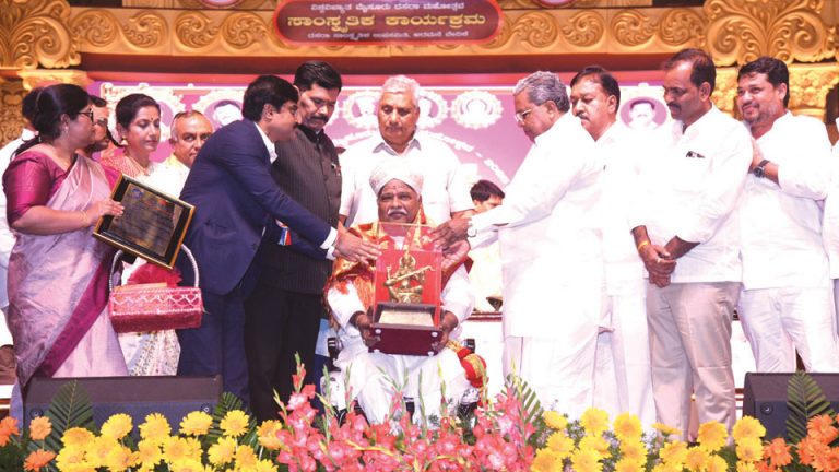 ‘Rajya Sangeetha Vidwan’ award conferred on Pt. M. Venkatesh Kumar ...