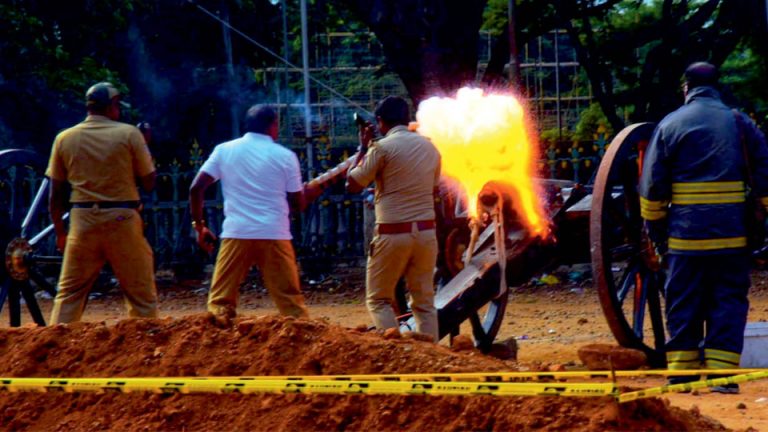 7 cannons, 21 shots, 1 minute - Star of Mysore