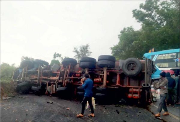 Two dead, 14 injured in Hunsur bus-lorry accident - Star of Mysore