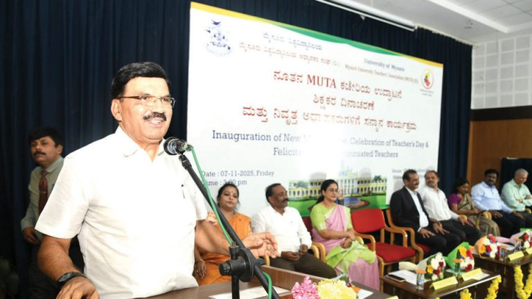 ‘Present day teachers behaving like political party spokespersons ...