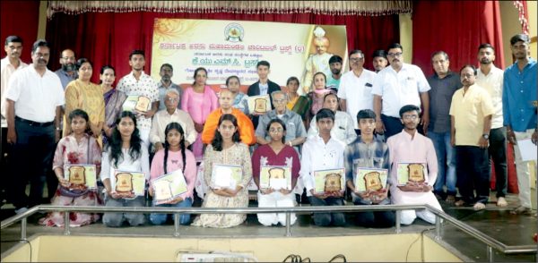 Urs community students feted - Star of Mysore